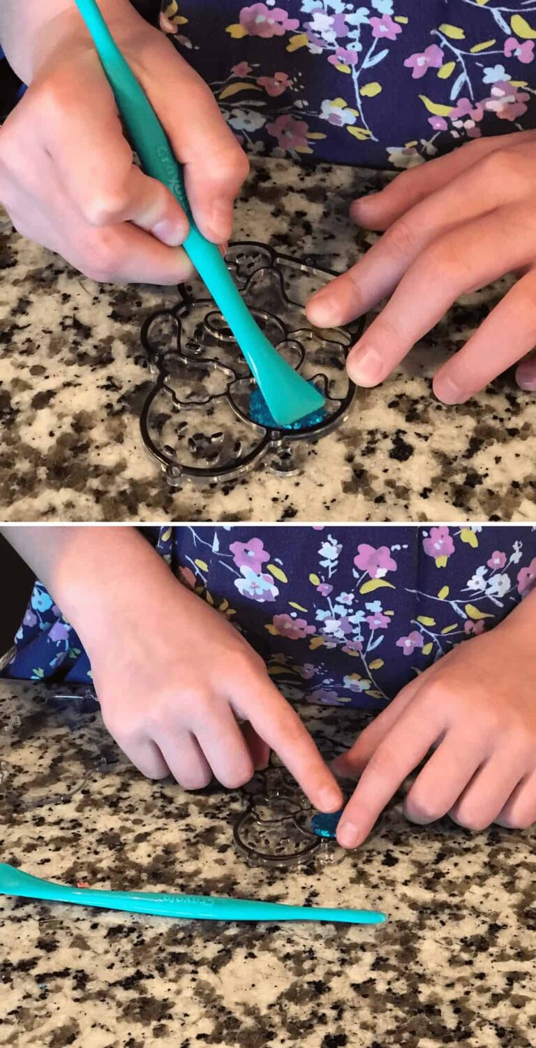 Crayola Glitter Dots Keychains - Dine Dream Discover