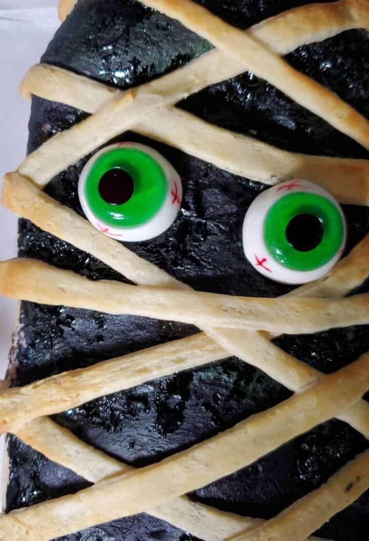 Halloween Easy Mummy Calzone Recipe - Dine Dream Discover