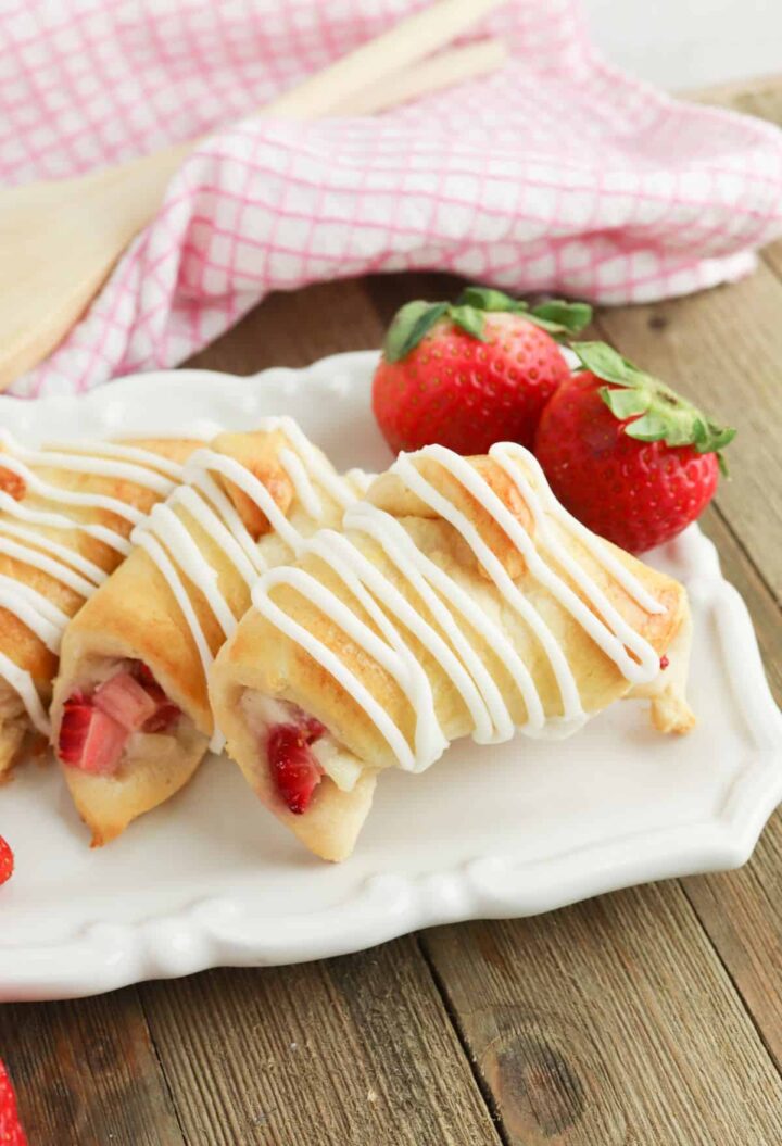 Strawberry Cheesecake Crescent Rolls - Dine Dream Discover